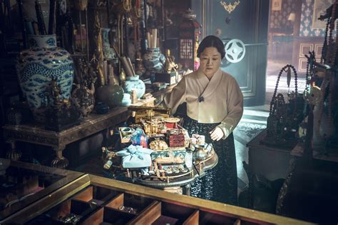 Gyeongseong Creature Rilis Detail Karakter Park Seo Joon Han So Hee
