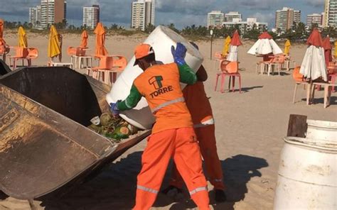 Mais de toneladas de lixo são tiradas das praias de Aracaju Metrópoles