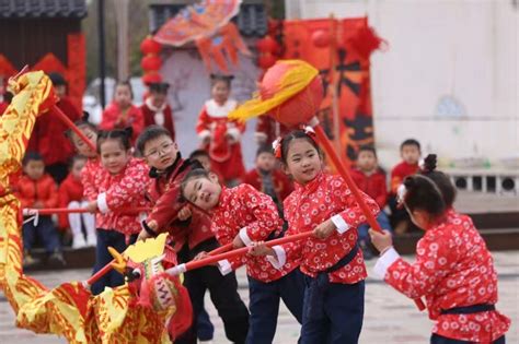 其乐“龙龙”，一起“趣”赶集 ——德清县三合幼儿园开展“小巴西”年货节活动