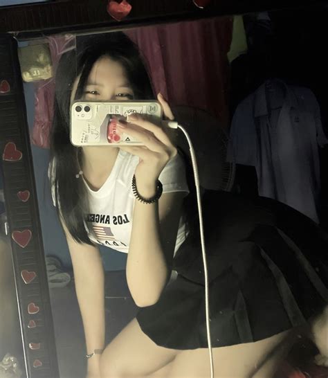 ปักพินโดย Onsa Baa ใน การบันทึกอย่างรวดเร็ว ผู้หญิงน่ารัก การถ่ายภาพผู้หญิง ชุดเซ็กซี่