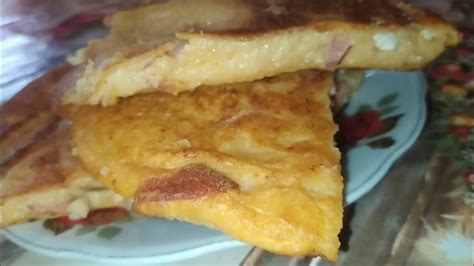 ხაჭო კარგად გავთქვიფოთ 2კვერცხთან ერთად დავუმატოთ რძე ტომატ პასტა ერთი კოვზი ძეხვი წვრილად