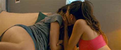 Nichole Sakura Desnuda En Teenage Cocktail