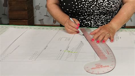 Essential Sewing Tools How To Use Curved Rulers On Bluprint Craftsy