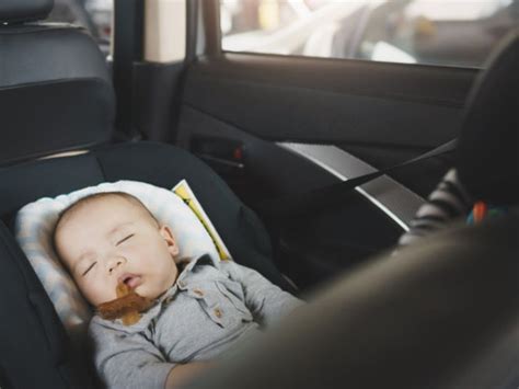 Por qué hay padres que olvidan a sus hijos dentro del carro