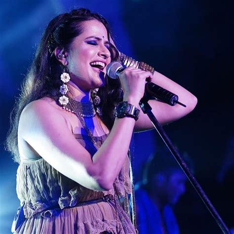 Sona Mohapatra Shuts Down A Troll Who Asked Why All Feminists Show