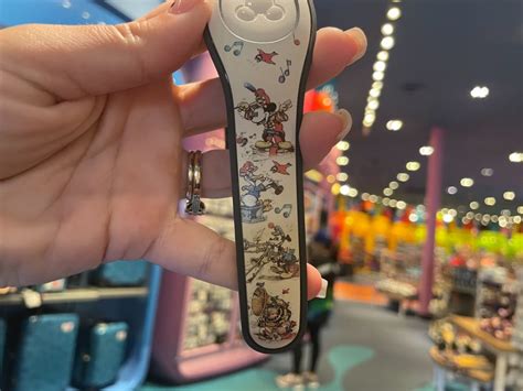 Limited Edition ‘the Band Concert Dooney And Bourke Magicband Released