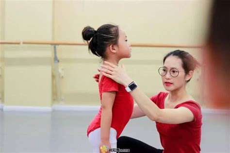 给学舞蹈孩子家长的话学舞蹈孩子的家长寄语孩子学舞蹈家长感言大山谷图库