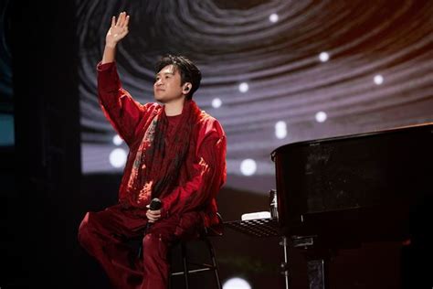 蘇有朋唱一半「怪人突衝上台」！ 真實身份曝光他急求救導演 Ettoday星光雲 Ettoday新聞雲