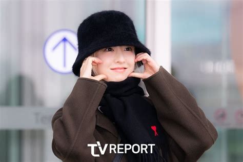 파격 금발 박보영 목도리 하나만 걸쳤을 뿐인데 귀여움 폭발
