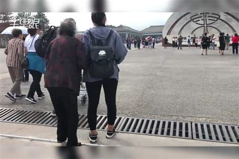 【西安】26岁小伙带97岁奶奶旅游已计划好下一站：和我在一起她就开心旅游奶奶小伙