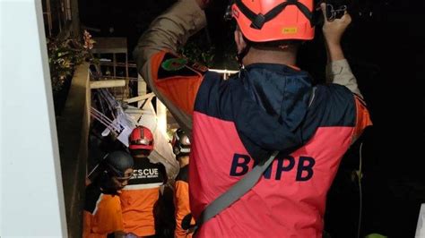 Longsor Akibatkan Rumah Ambruk Di Kota Sukabumi Pemilik Rumah Sempat