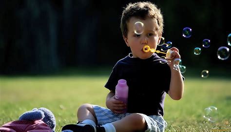 Обои Разное Дети обои для рабочего стола фотографии разное люди мальчик лужайка мыльные