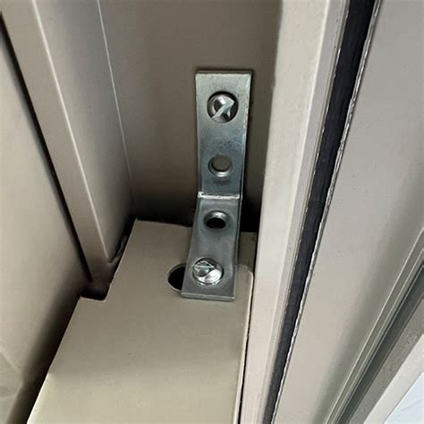 Non Reversible Screws And Brackets For Pool Fences