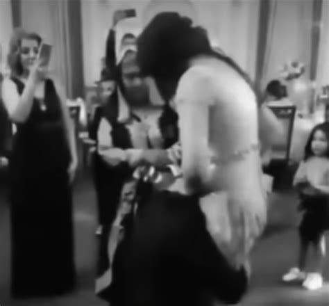 ضجة بدولة عربيةيترك عروسته في حفل الزفاف ويحتضن زوجته الأولى ويبكي