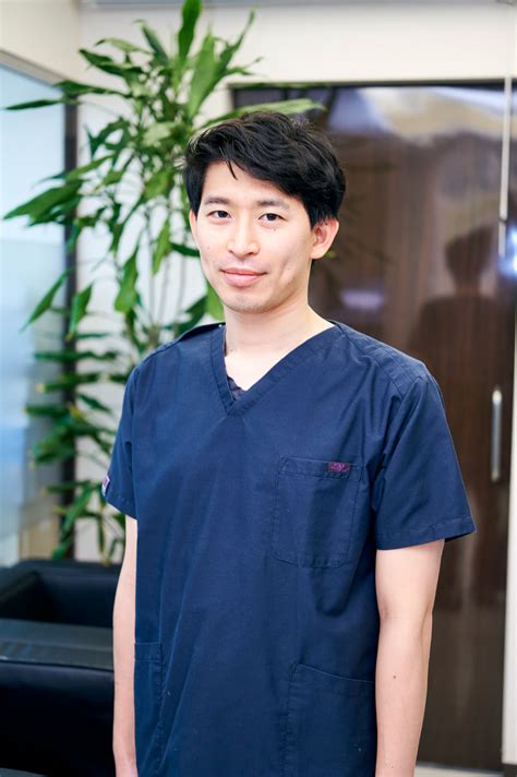 院長紹介 守口市にある歯科・歯医者「医療法人かわい歯科クリニック」