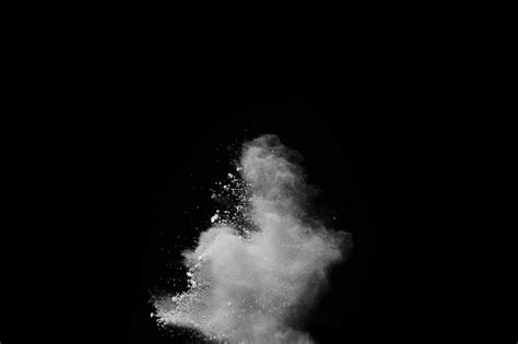 白色粉末爆炸在白色背景彩色雲五顏六色的灰塵爆炸油漆霍利 照片檔及更多 下載 照片 下載 具有特定質地 凍結的 Istock