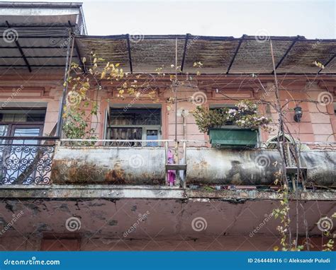 Arquitectura Del Casco Antiguo Balcones De La Ciudad Antigua Acogedor