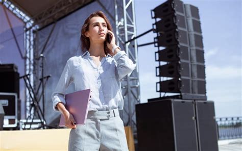 「縁の下の力持ち」の意味は？ 類語や英語での言い換え表現、例文を解説！ Oggi Jp