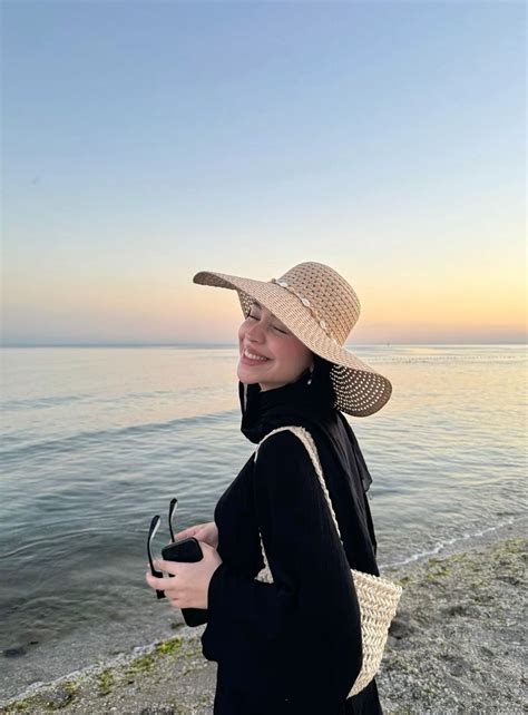 خلفيات بنات كأنها لك نص وجه محجبات كيوت Self Portrait Poses Beach