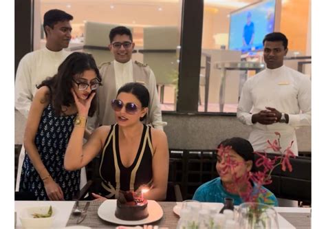 29 साल पहले Sushmita Sen के सिर सजा था मिस यूनिवर्स का ताज बेटियों संग
