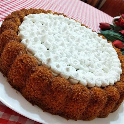 طرز تهیه کیک هویج رنده شده بدون گردو شیر و ماست با پیمانه لیوان