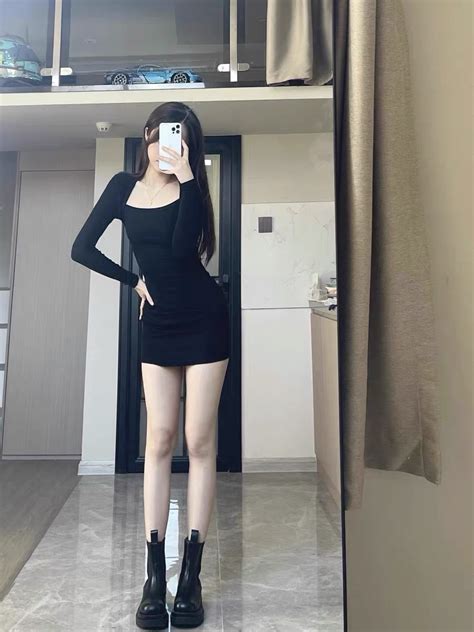 辣妹家自制秋冬方领长袖性感连衣裙紧身收腰显瘦黑色包臀短裙女虎窝淘