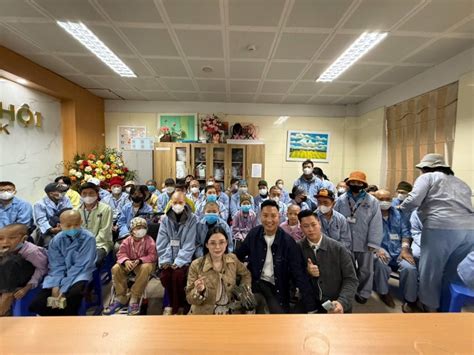 Sau Khi Từ Chối Hỗ Trợ Bé Bắp Huấn Hoa Hồng đến Bệnh Viện K Trao 70 Suất Quà Trị Giá 700 Triệu