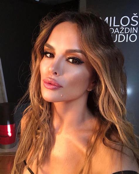 Classify Serbo Croatian Woman