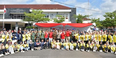 Pencanangan Gerakan Pembagian 10 Juta Bendera Merah Putih Website