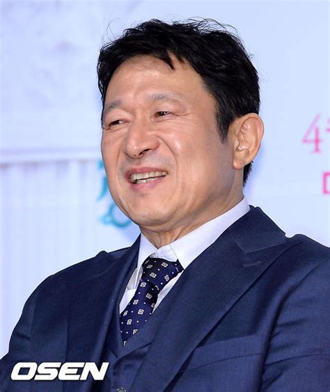 사진 김응수얼굴에 번지는 미소