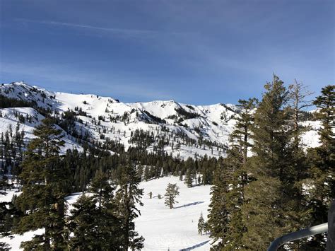Beautiful Day At Alpine Meadows In Lake Tahoe R Snowboarding