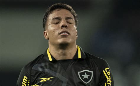 Botafogo Toma Decisão Sobre Futuro De Carlos Alberto E Motivo é Exposto