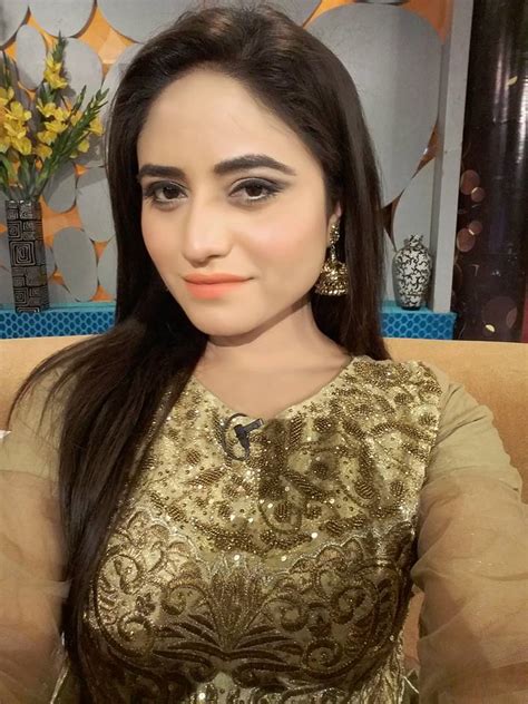 Model And Actress Farah Hashmi Sunday Pakistan Tv Anchors