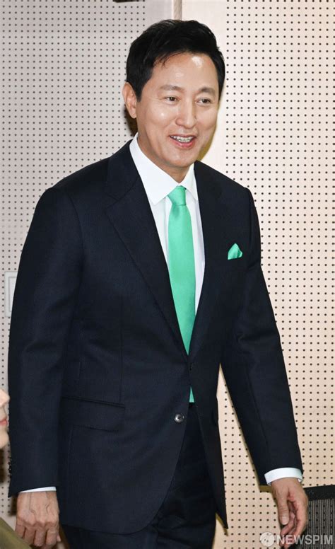 2025년 서울색 넥타이 맨 오세훈 서울시장의 입장