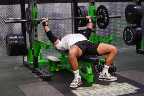 Powerlifting Vs Bodybuilding 8 Main Differences