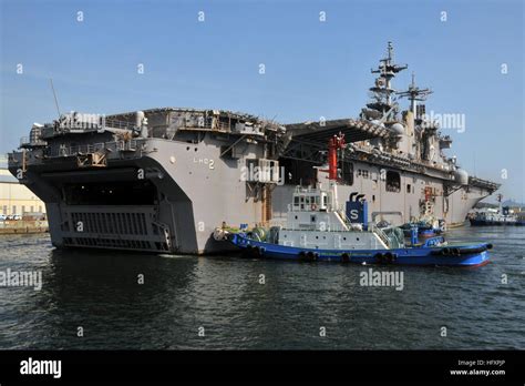 Uss Essex Lhd 2 Returns To Fleet Activities Sasebo Hi Res Stock