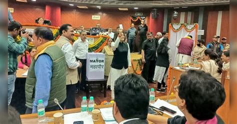 Delhi Mayor Election Delhi Gets New Mayor Aap Candidate Dr Shelly