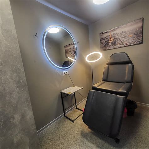 Оренда Кабінету кушетка манікюрний стіл 100 грн Оренда салонів кабінетів краси Івано