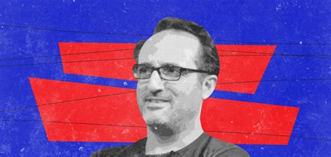 لا يصف ولا يشفّ المذيع شريف مدكور يفرض دريس كود على ضيفاته