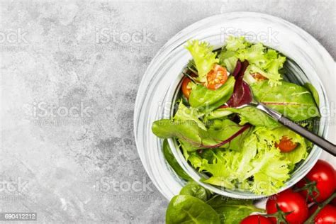 식이 혼합된 야채 샐러드 및 밝은 배경에 그릇에 체리 토마토 보기 상위 공간을 복사 합니다 음식 배경 0명에 대한 스톡 사진 및 기타 이미지 Istock