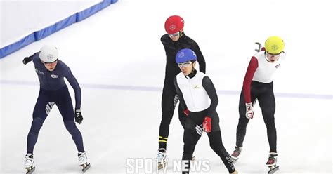 포토s 1위로 결승선 통과하는 곽윤기