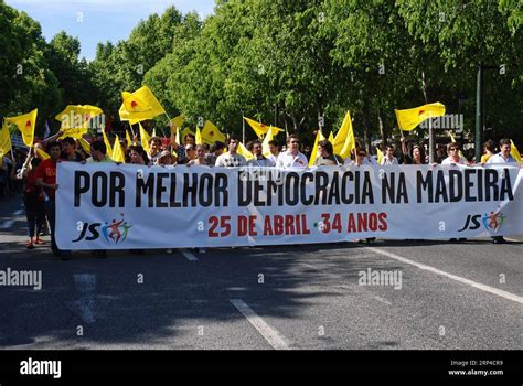 Comemorações do 25 de Abril em Lisboa Stock Photo Alamy