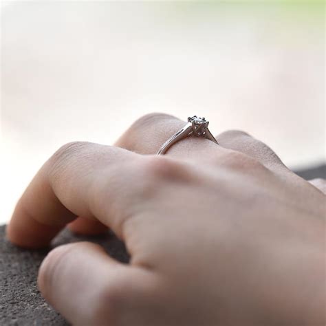 Goldener Solit Rring Mit Diamant Nuria Eppi De