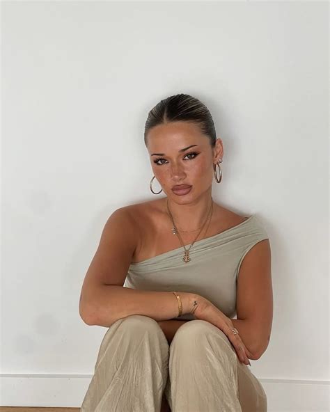 Image Of Isabelle Clarke Model