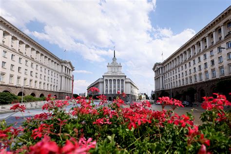 Предлагат закриване на неработещи университети