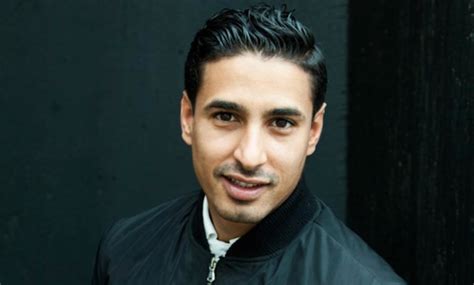 Hassan Slaby Nudo Lattore Mostra Tutto In Un Film Immagini Senza