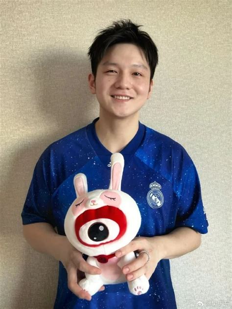樊振东重回微博引爆热搜，曾因军人身份注销社媒，只为专心训练 哔哩哔哩