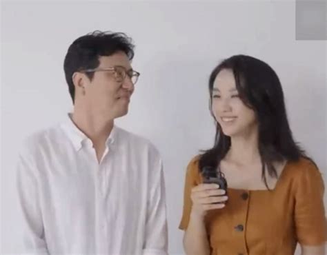 湯唯與老公金泰勇罕同框祝賀中韓建交30週年倆人相視對笑好甜