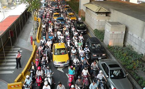 「使用牌照稅」與「燃料使用費」差很大 徵收機關各不同
