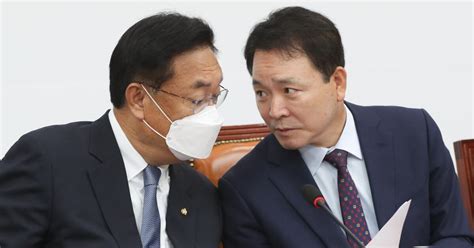 與 성일종 정진석 ‘식민사관 논란에 “구한말 조선 지도층에 문제 있던 건 사실” 조선비즈
